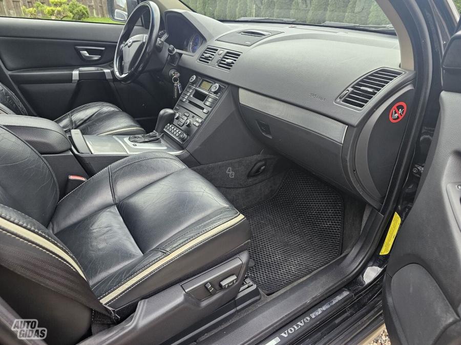 Black Volvo XC90 2008 in Vilnius, with an engine capacity of 2.40 L and mileage of 290 thousand km for 4600 €, photo 7 on AUTOMOTO.COM.LV