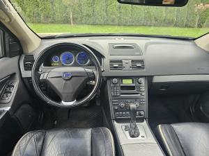 Black Volvo XC90 2008 in Vilnius, with an engine capacity of 2.40 L and mileage of 290 thousand km for 4600 €, photo 8 on AUTOMOTO.COM.LV