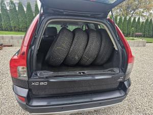 Black Volvo XC90 2008 in Vilnius, with an engine capacity of 2.40 L and mileage of 290 thousand km for 4600 €, photo 12 on AUTOMOTO.COM.LV