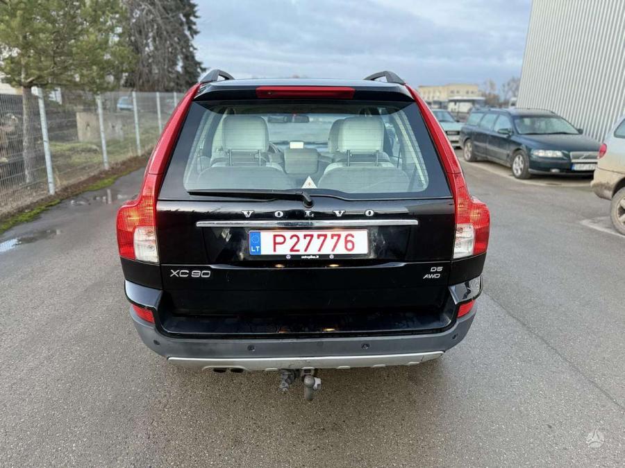 Black Volvo XC90 2009 in Ukmerge, with an engine capacity of 2.40 L and mileage of 310 thousand km for 4850 €, photo 3 on AUTOMOTO.COM.LV