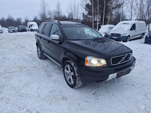 Black Volvo XC90 2009 in Kretinga, with an engine capacity of 2.40 L and mileage of 321 thousand km for 7750 €, photo 4 on AUTOMOTO.COM.LV