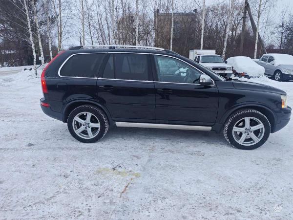 Black Volvo XC90 2009 in Kretinga, with an engine capacity of 2.40 L and mileage of 321 thousand km for 7750 €, photo 5 on AUTOMOTO.COM.LV