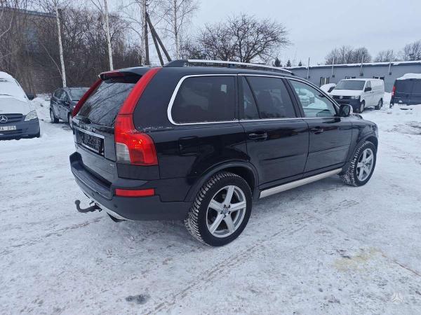 Black Volvo XC90 2009 in Kretinga, with an engine capacity of 2.40 L and mileage of 321 thousand km for 7750 €, photo 6 on AUTOMOTO.COM.LV