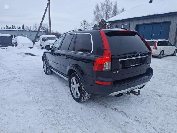 Black Volvo XC90 2009 in Kretinga, with an engine capacity of 2.40 L and mileage of 321 thousand km for 7750 €, photo 8 on AUTOMOTO.COM.LV