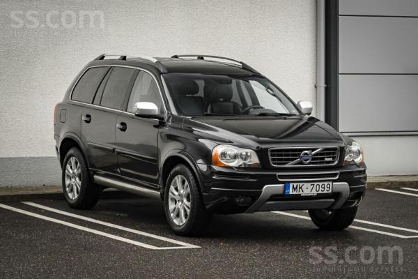 Black Volvo XC90 2009 in Riga, with an engine capacity of 2.40 L and mileage of 274 thousand km for 6995 €, photo 3 on AUTOMOTO.COM.LV