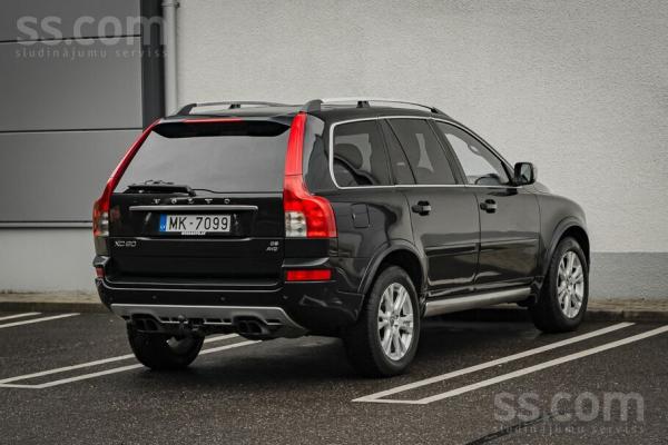 Black Volvo XC90 2009 in Riga, with an engine capacity of 2.40 L and mileage of 274 thousand km for 6995 €, photo 4 on AUTOMOTO.COM.LV