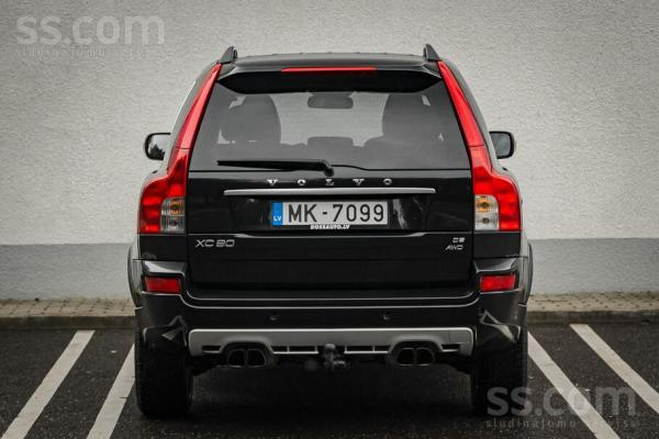 Black Volvo XC90 2009 in Riga, with an engine capacity of 2.40 L and mileage of 274 thousand km for 6995 €, photo 5 on AUTOMOTO.COM.LV