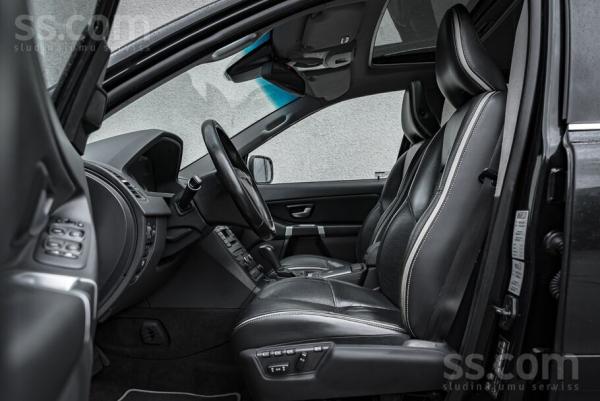 Black Volvo XC90 2009 in Riga, with an engine capacity of 2.40 L and mileage of 274 thousand km for 6995 €, photo 9 on AUTOMOTO.COM.LV