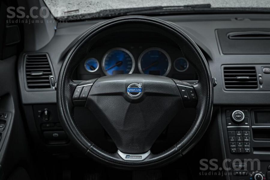 Melns Volvo XC90 2009 Rīga, ar dzinēja tilpumu 2.40 L un nobraukumu 274 tūkst. km par 6995 €, foto 20 vietnē AUTOMOTO.COM.LV