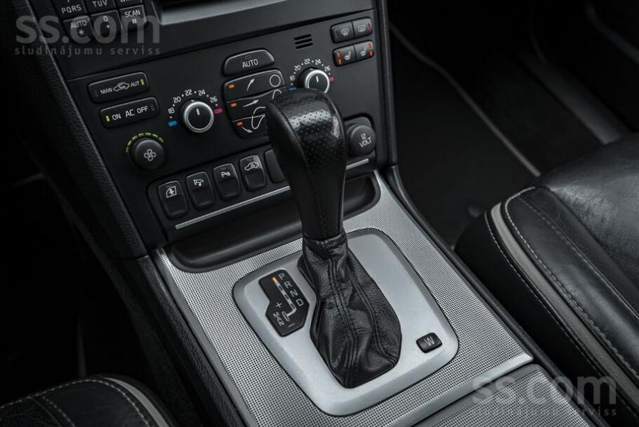 Melns Volvo XC90 2009 Rīga, ar dzinēja tilpumu 2.40 L un nobraukumu 274 tūkst. km par 6995 €, foto 23 vietnē AUTOMOTO.COM.LV