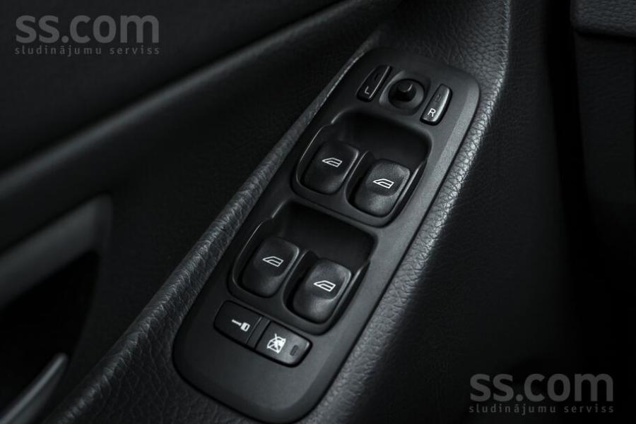 Melns Volvo XC90 2009 Rīga, ar dzinēja tilpumu 2.40 L un nobraukumu 274 tūkst. km par 6995 €, foto 28 vietnē AUTOMOTO.COM.LV