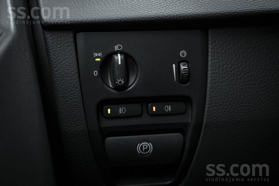 Melns Volvo XC90 2009 Rīga, ar dzinēja tilpumu 2.40 L un nobraukumu 274 tūkst. km par 6995 €, foto 29 vietnē AUTOMOTO.COM.LV