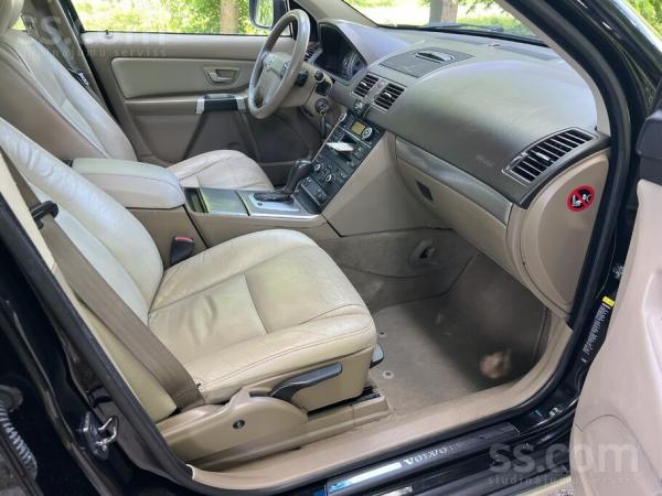 Black Volvo XC90 2009 in Rezekne, with an engine capacity of 2.40 L and mileage of 0 thousand km for 5650 €, photo 9 on AUTOMOTO.COM.LV