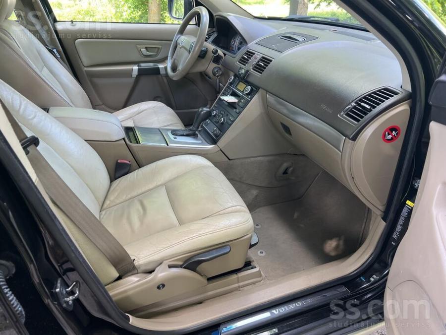 Black Volvo XC90 2009 in Rezekne, with an engine capacity of 2.40 L and mileage of 0 thousand km for 5650 €, photo 10 on AUTOMOTO.COM.LV