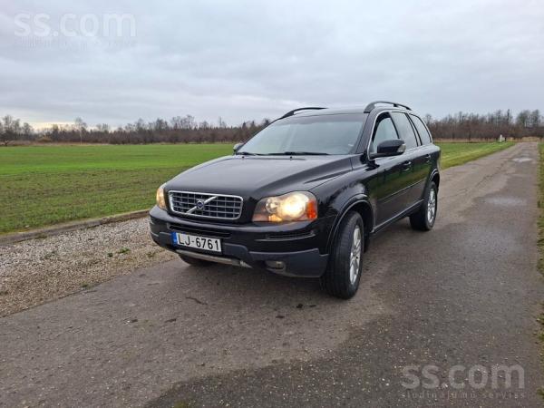 Black Volvo XC90 2009 in Talsi, with an engine capacity of 2.40 L and mileage of 414 thousand km for 4750 €, photo 1 on AUTOMOTO.COM.LV