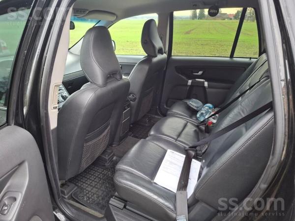 Black Volvo XC90 2009 in Talsi, with an engine capacity of 2.40 L and mileage of 414 thousand km for 4750 €, photo 5 on AUTOMOTO.COM.LV