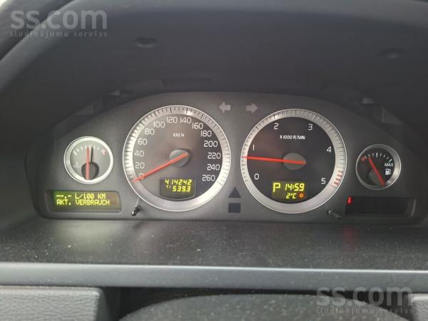 Black Volvo XC90 2009 in Talsi, with an engine capacity of 2.40 L and mileage of 414 thousand km for 4750 €, photo 7 on AUTOMOTO.COM.LV