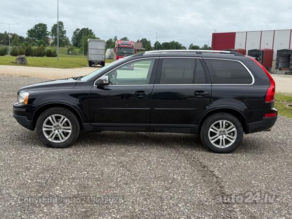 Black Volvo XC90 2009 in Viljandi, with an engine capacity of 2.40 L and mileage of 330 thousand km for 7999 €, photo 3 on AUTOMOTO.COM.LV