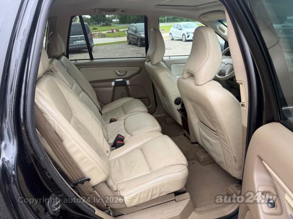 Black Volvo XC90 2009 in Viljandi, with an engine capacity of 2.40 L and mileage of 330 thousand km for 7999 €, photo 9 on AUTOMOTO.COM.LV