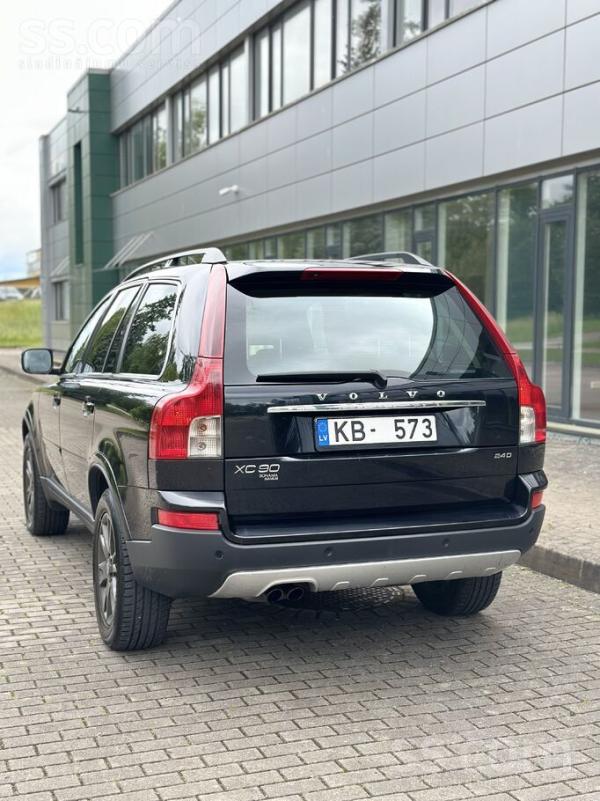 Black Volvo XC90 2009 in Tukums, with an engine capacity of 2.40 L and mileage of 427 thousand km for 4700 €, photo 6 on AUTOMOTO.COM.LV