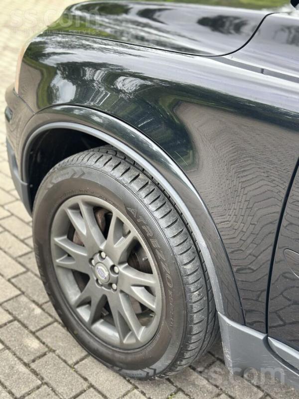 Black Volvo XC90 2009 in Tukums, with an engine capacity of 2.40 L and mileage of 427 thousand km for 4700 €, photo 8 on AUTOMOTO.COM.LV