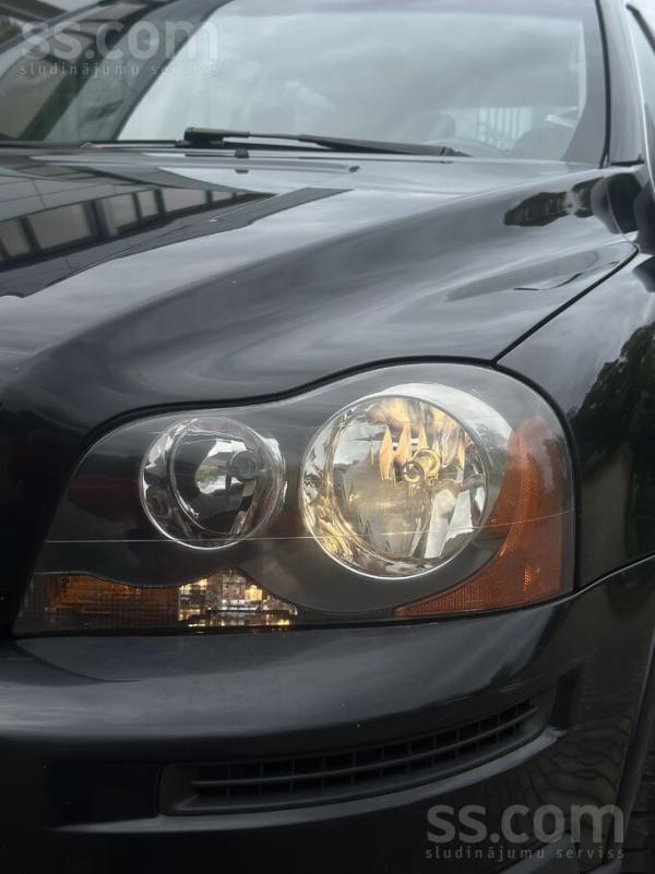 Black Volvo XC90 2009 in Tukums, with an engine capacity of 2.40 L and mileage of 427 thousand km for 4700 €, photo 9 on AUTOMOTO.COM.LV