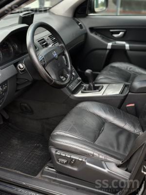 Black Volvo XC90 2009 in Tukums, with an engine capacity of 2.40 L and mileage of 427 thousand km for 4700 €, photo 12 on AUTOMOTO.COM.LV