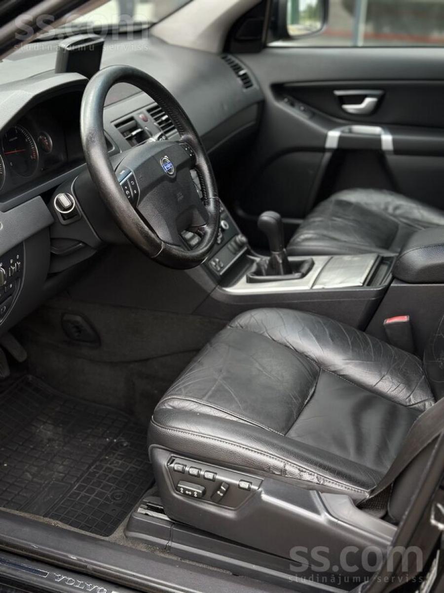Black Volvo XC90 2009 in Tukums, with an engine capacity of 2.40 L and mileage of 427 thousand km for 4700 €, photo 12 on AUTOMOTO.COM.LV