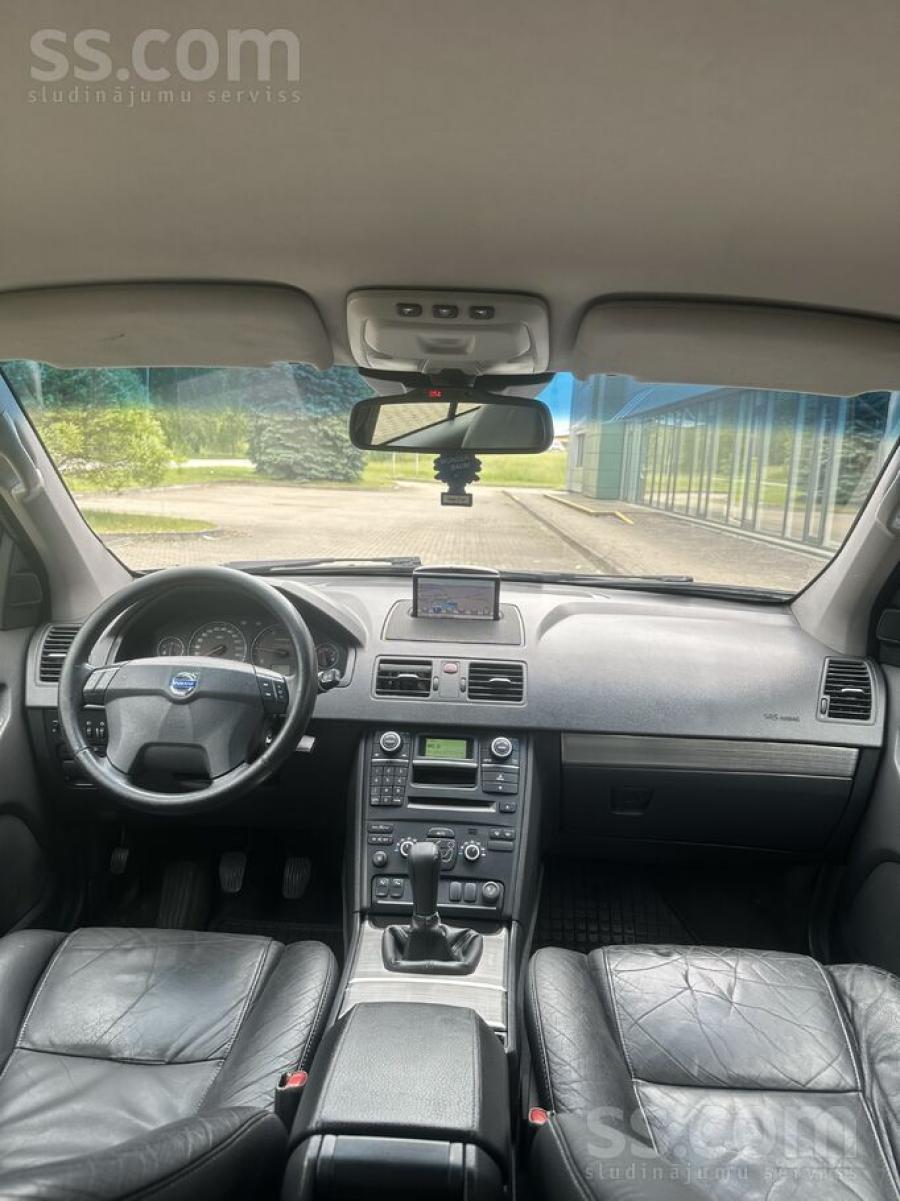 Black Volvo XC90 2009 in Tukums, with an engine capacity of 2.40 L and mileage of 427 thousand km for 4700 €, photo 14 on AUTOMOTO.COM.LV