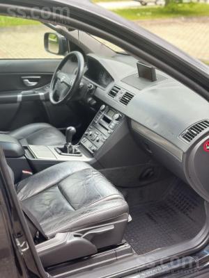 Black Volvo XC90 2009 in Tukums, with an engine capacity of 2.40 L and mileage of 427 thousand km for 4700 €, photo 15 on AUTOMOTO.COM.LV