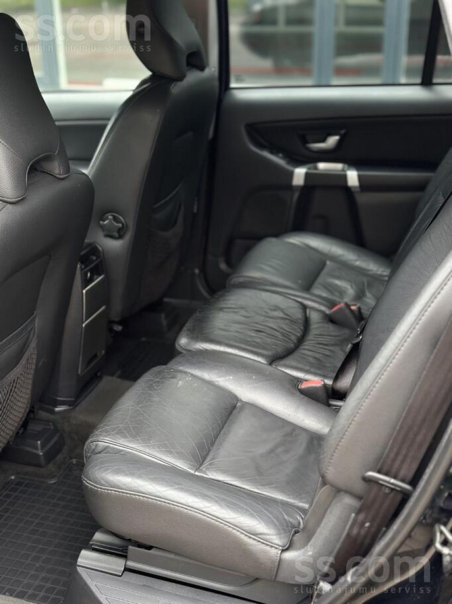 Black Volvo XC90 2009 in Tukums, with an engine capacity of 2.40 L and mileage of 427 thousand km for 4700 €, photo 25 on AUTOMOTO.COM.LV