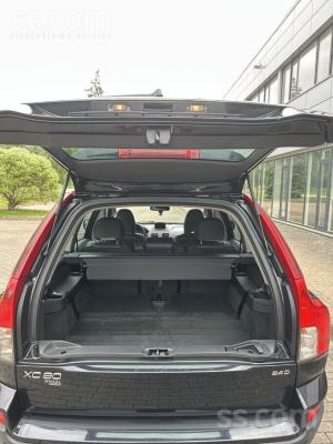 Black Volvo XC90 2009 in Tukums, with an engine capacity of 2.40 L and mileage of 427 thousand km for 4700 €, photo 27 on AUTOMOTO.COM.LV