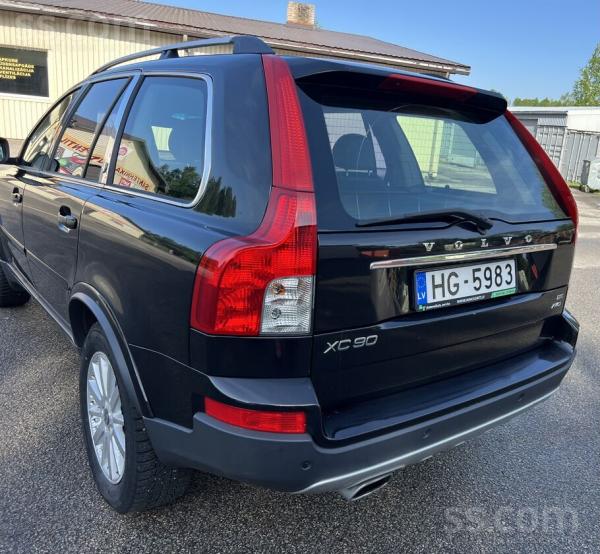 Black Volvo XC90 2009 in Limbazi, with an engine capacity of 2.40 L and mileage of 275 thousand km for 5900 €, photo 2 on AUTOMOTO.COM.LV
