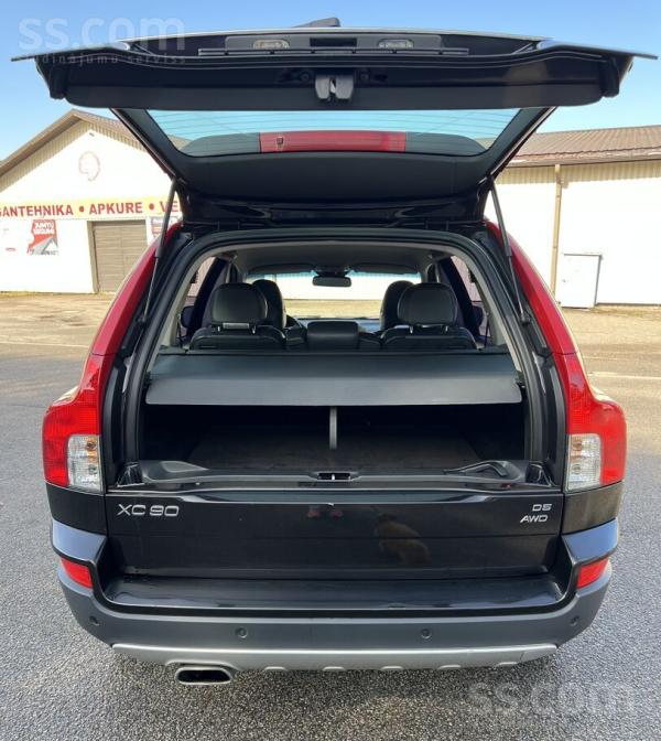 Black Volvo XC90 2009 in Limbazi, with an engine capacity of 2.40 L and mileage of 275 thousand km for 5900 €, photo 3 on AUTOMOTO.COM.LV