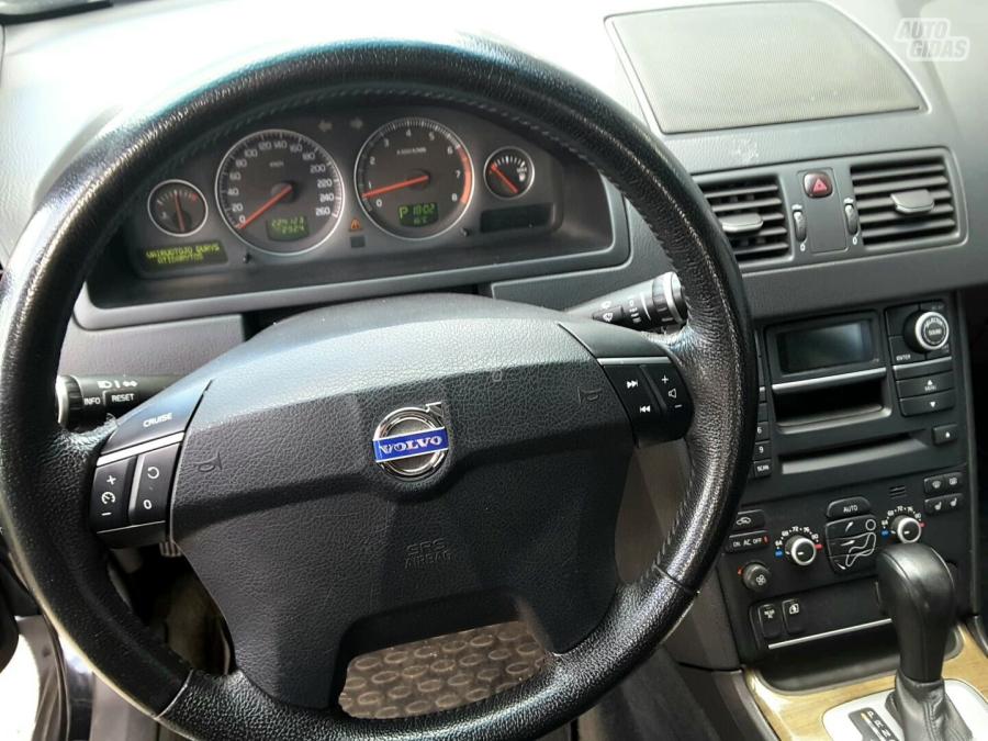 Black Volvo XC90 2009 in Kretinga, with an engine capacity of 3.20 L and mileage of 224 thousand km for 6750 €, photo 13 on AUTOMOTO.COM.LV
