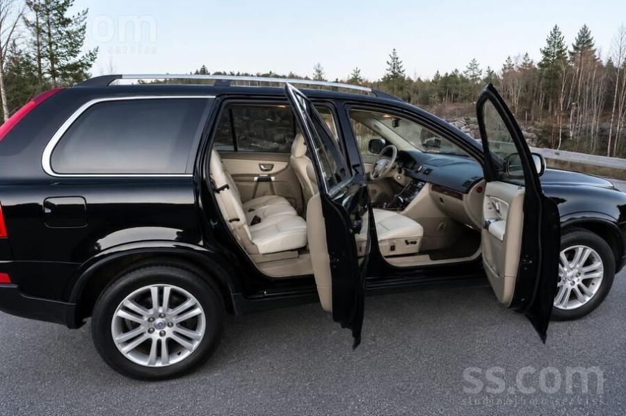 Black Volvo XC90 2009 in Riga, with an engine capacity of 2.40 L and mileage of 346 thousand km for 7900 €, photo 3 on AUTOMOTO.COM.LV