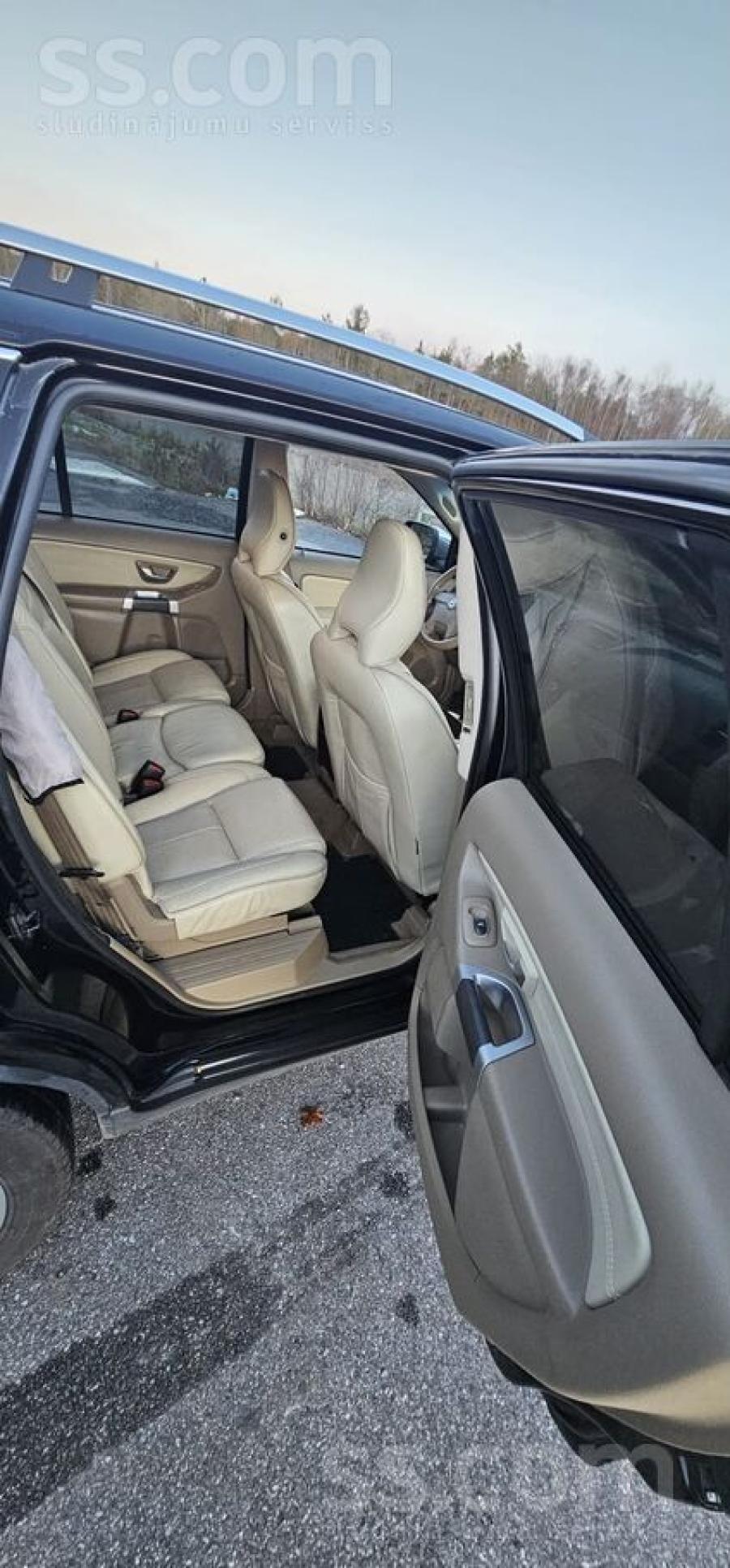 Black Volvo XC90 2009 in Riga, with an engine capacity of 2.40 L and mileage of 346 thousand km for 7900 €, photo 7 on AUTOMOTO.COM.LV