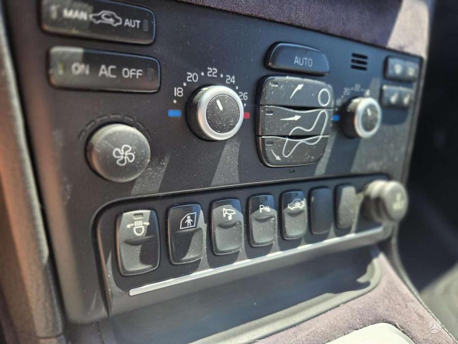 Melns Volvo XC90 2009 Marijampole, ar dzinēja tilpumu 2.40 L un nobraukumu 325 tūkst. km par 6199 €, foto 19 vietnē AUTOMOTO.COM.LV