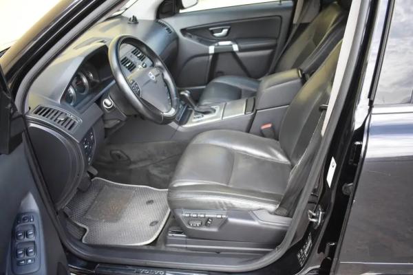 Melns Volvo XC90 2009 Talsi, ar dzinēja tilpumu 2.40 L un nobraukumu 240 tūkst. km par 6900 €, foto 6 vietnē AUTOMOTO.COM.LV