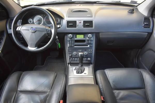 Melns Volvo XC90 2009 Talsi, ar dzinēja tilpumu 2.40 L un nobraukumu 240 tūkst. km par 6900 €, foto 7 vietnē AUTOMOTO.COM.LV