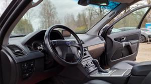 Black Volvo XC90 2009 in Riga, with an engine capacity of 2.40 L and mileage of 219 thousand km for 8490 €, photo 4 on AUTOMOTO.COM.LV