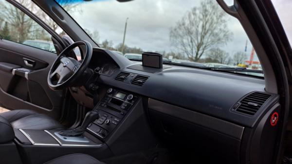 Melns Volvo XC90 2009 Rīga, ar dzinēja tilpumu 2.40 L un nobraukumu 219 tūkst. km par 8490 €, foto 5 vietnē AUTOMOTO.COM.LV