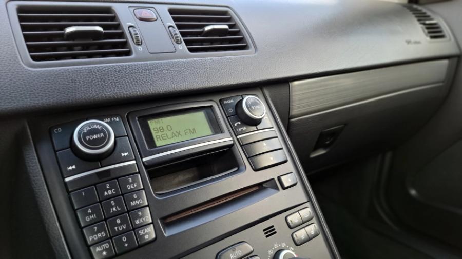 Black Volvo XC90 2009 in Riga, with an engine capacity of 2.40 L and mileage of 219 thousand km for 8490 €, photo 14 on AUTOMOTO.COM.LV