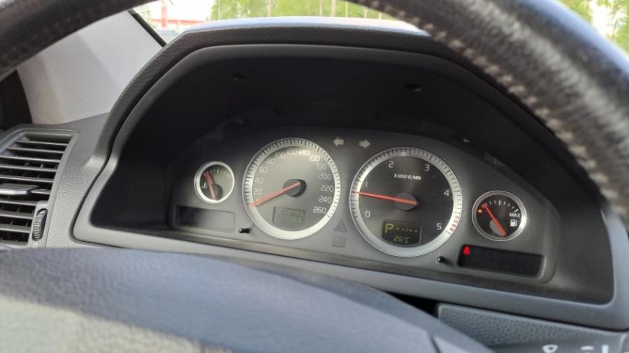 Black Volvo XC90 2009 in Riga, with an engine capacity of 2.40 L and mileage of 219 thousand km for 8490 €, photo 18 on AUTOMOTO.COM.LV