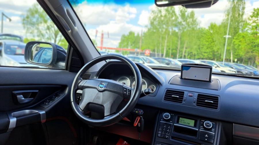 Black Volvo XC90 2009 in Riga, with an engine capacity of 2.40 L and mileage of 219 thousand km for 8490 €, photo 39 on AUTOMOTO.COM.LV
