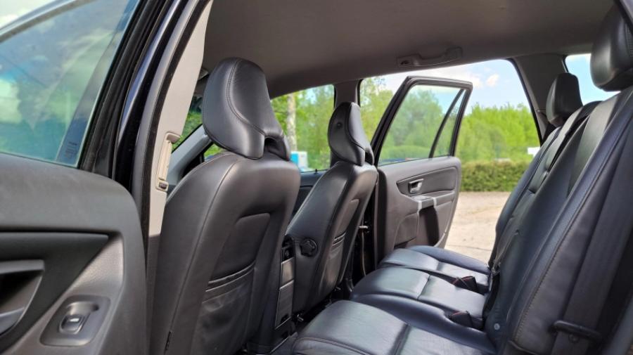 Black Volvo XC90 2009 in Riga, with an engine capacity of 2.40 L and mileage of 219 thousand km for 8490 €, photo 42 on AUTOMOTO.COM.LV