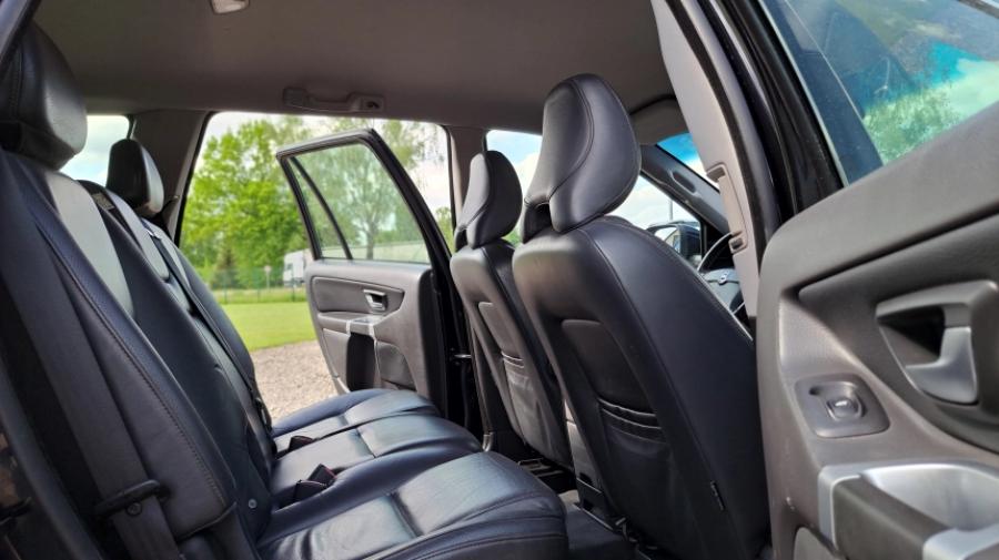 Black Volvo XC90 2009 in Riga, with an engine capacity of 2.40 L and mileage of 219 thousand km for 8490 €, photo 43 on AUTOMOTO.COM.LV