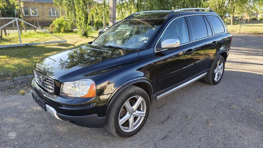 Black Volvo XC90 2009 in Siauliai, with an engine capacity of 2.40 L and mileage of 288 thousand km for 7250 €, photo 1 on AUTOMOTO.COM.LV