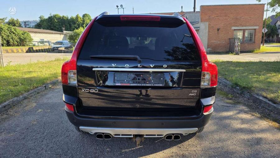 Black Volvo XC90 2009 in Siauliai, with an engine capacity of 2.40 L and mileage of 288 thousand km for 7250 €, photo 5 on AUTOMOTO.COM.LV