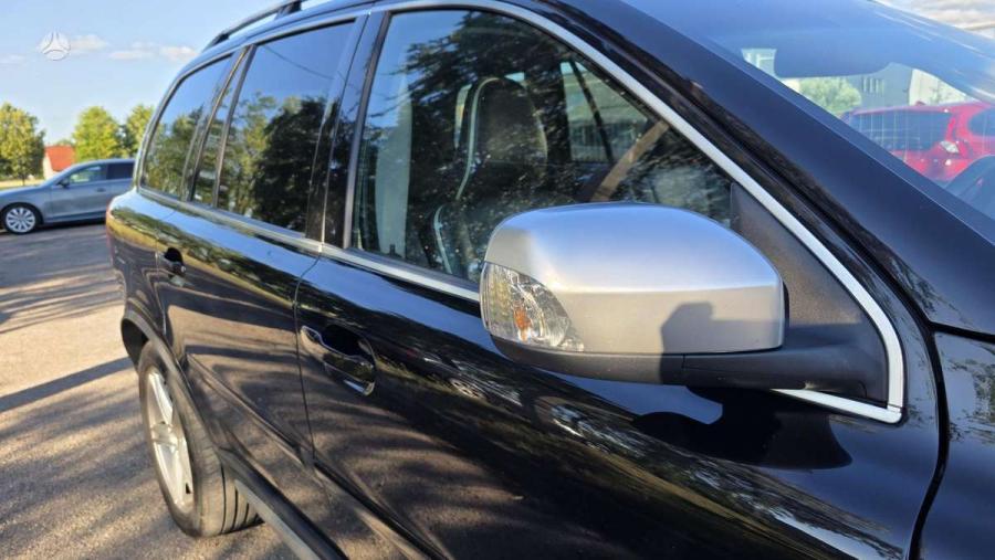Black Volvo XC90 2009 in Siauliai, with an engine capacity of 2.40 L and mileage of 288 thousand km for 7250 €, photo 16 on AUTOMOTO.COM.LV